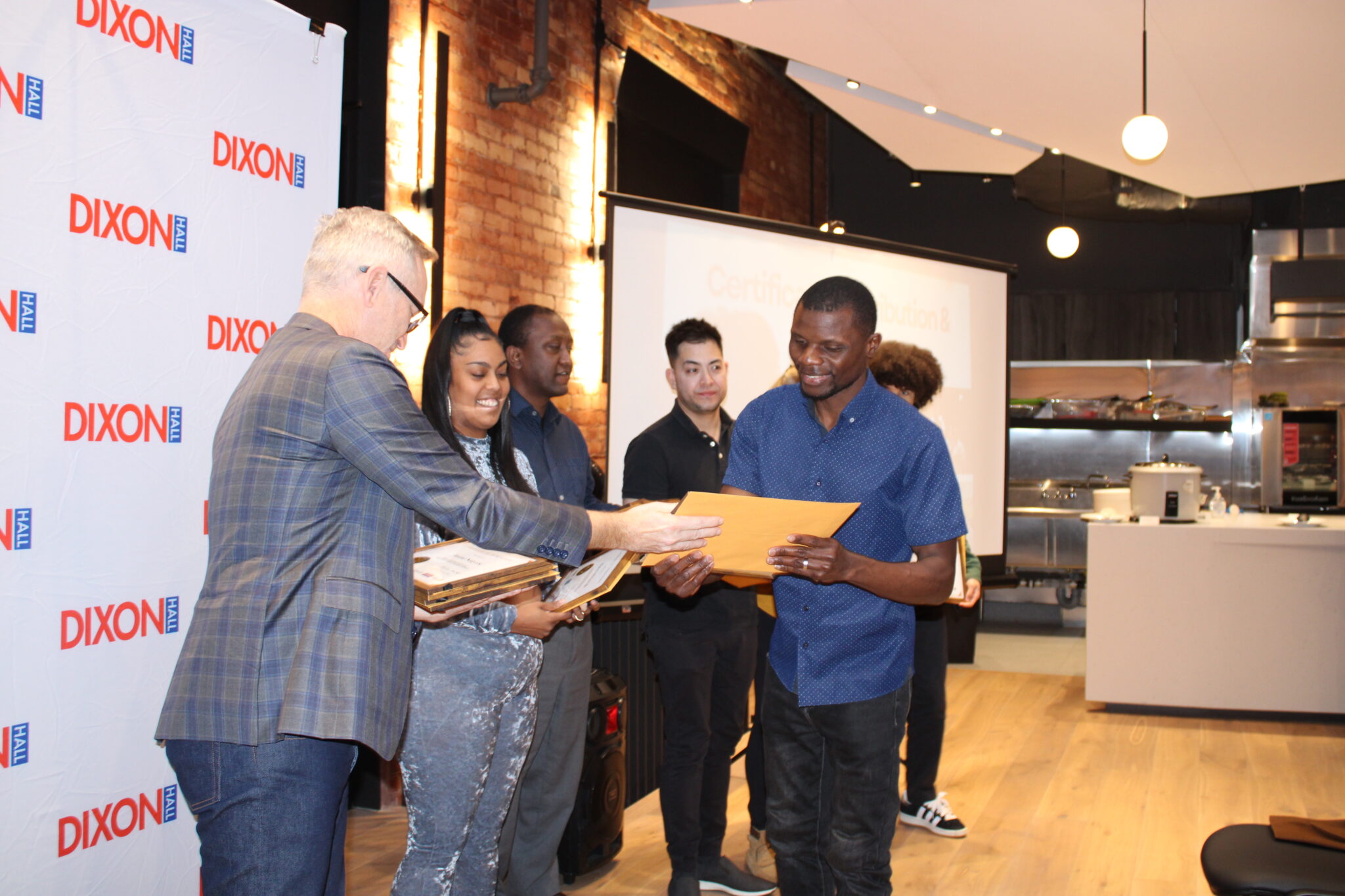 Dixon Hall Celebrates Youth Incubator and Next Steps Graduates - Dixon Hall